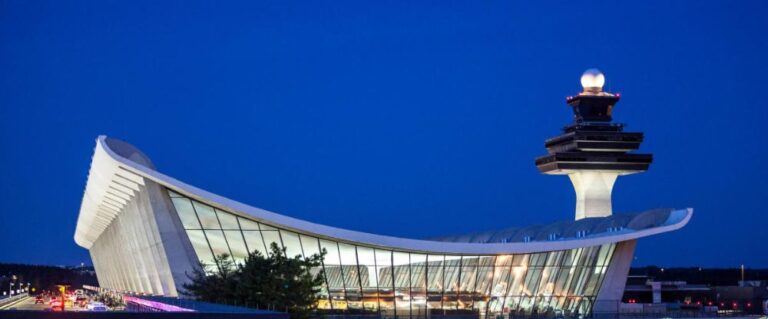 United Airlines IAD Terminal – Dulles International Airport ...