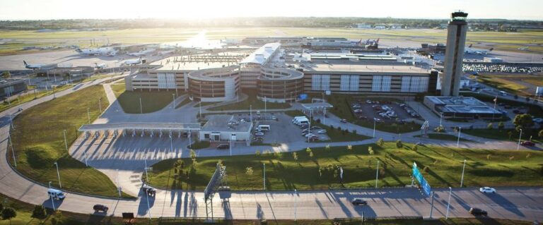 Delta Airlines MKE Terminal – Milwaukee Mitchell International Airport ...