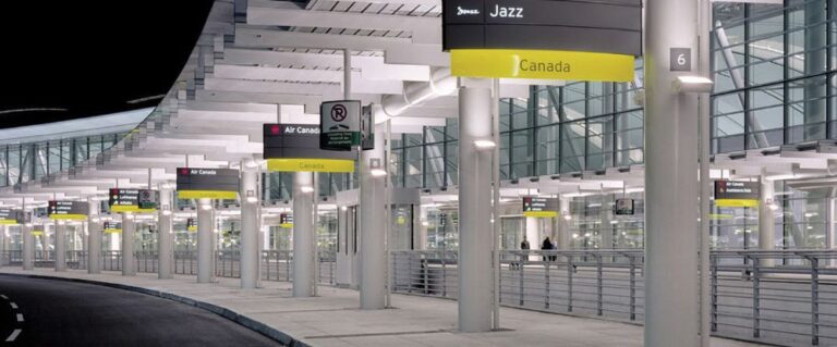 United Airlines YYZ Terminal – Toronto Pearson International Airport ...